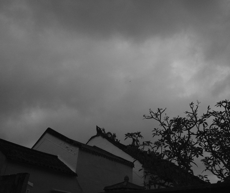 How and Why Clouds Change Colors Before a Storms Arrival – CMY Cubes